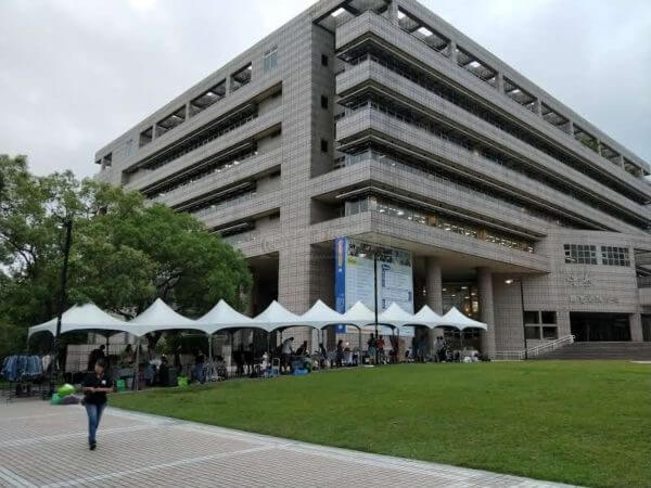 會議桌出租 Ibm多用途折合桌 阡景舞台出租、燈光規劃、音響出租、音控教學、戶外電影設備出租、社團設備教學、手持麥克風、耳掛麥克風、舞台