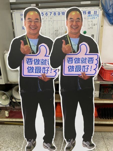 白色塑膠靠背椅出租 阡景舞台出租、燈光規劃、音響出租、音控教學、戶外電影設備出租、社團設備教學、手持麥克風、耳掛麥克風、舞台對講機、活動對講機