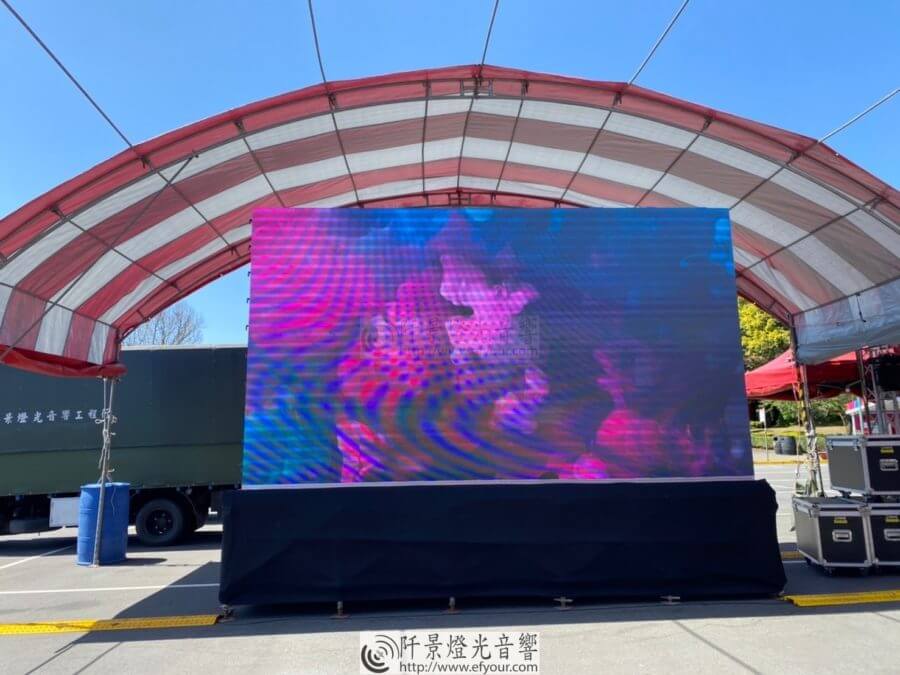 戶外宴會 轉撥電視牆企業主視覺戶外動態牆 阡景舞台出租、燈光規劃、音響出租、音控教學、戶外電影設備出租、社團設備教學、手持麥克風、耳掛麥克風
