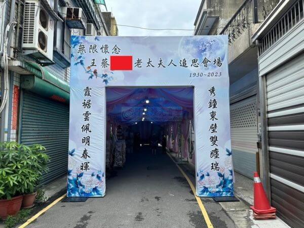 白色塑膠靠背椅出租 阡景舞台出租、燈光規劃、音響出租、音控教學、戶外電影設備出租、社團設備教學、手持麥克風、耳掛麥克風、舞台對講機、活動對講機